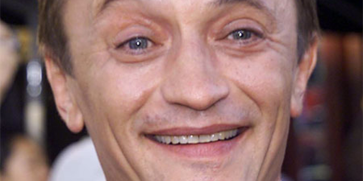 Ravil Isyanov Holes Ravil Isyanov / Ravil Isyanov,