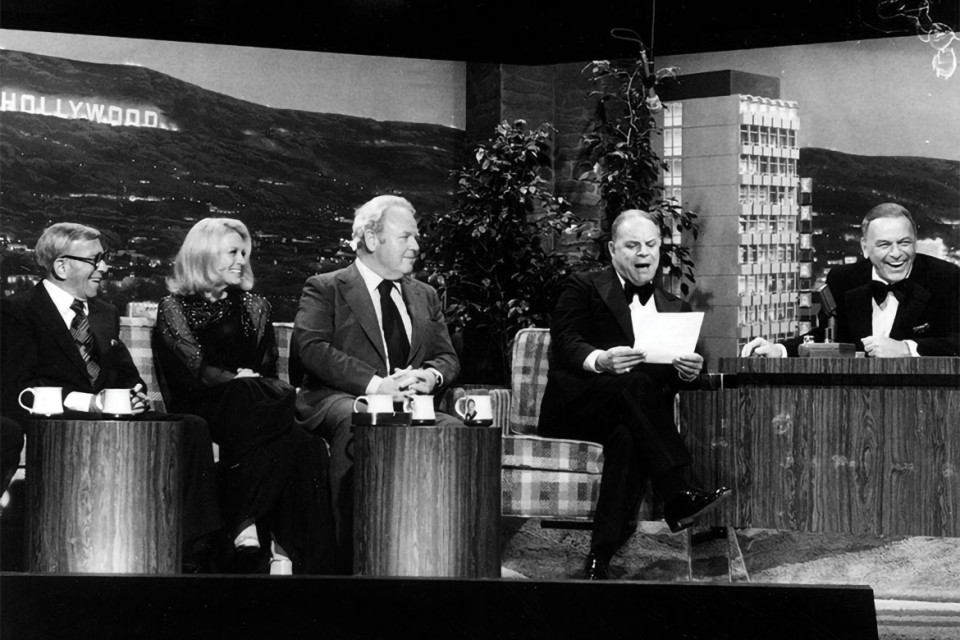 Filling in for vacationing Johnny Carson, Frank Sinatra shares a laugh ...