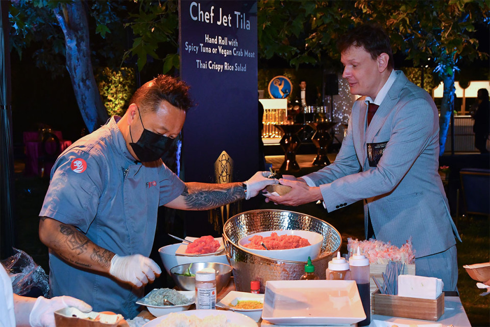 Chef Jet Tila prepares food for the guests at the 73rd Emmy Awards ...